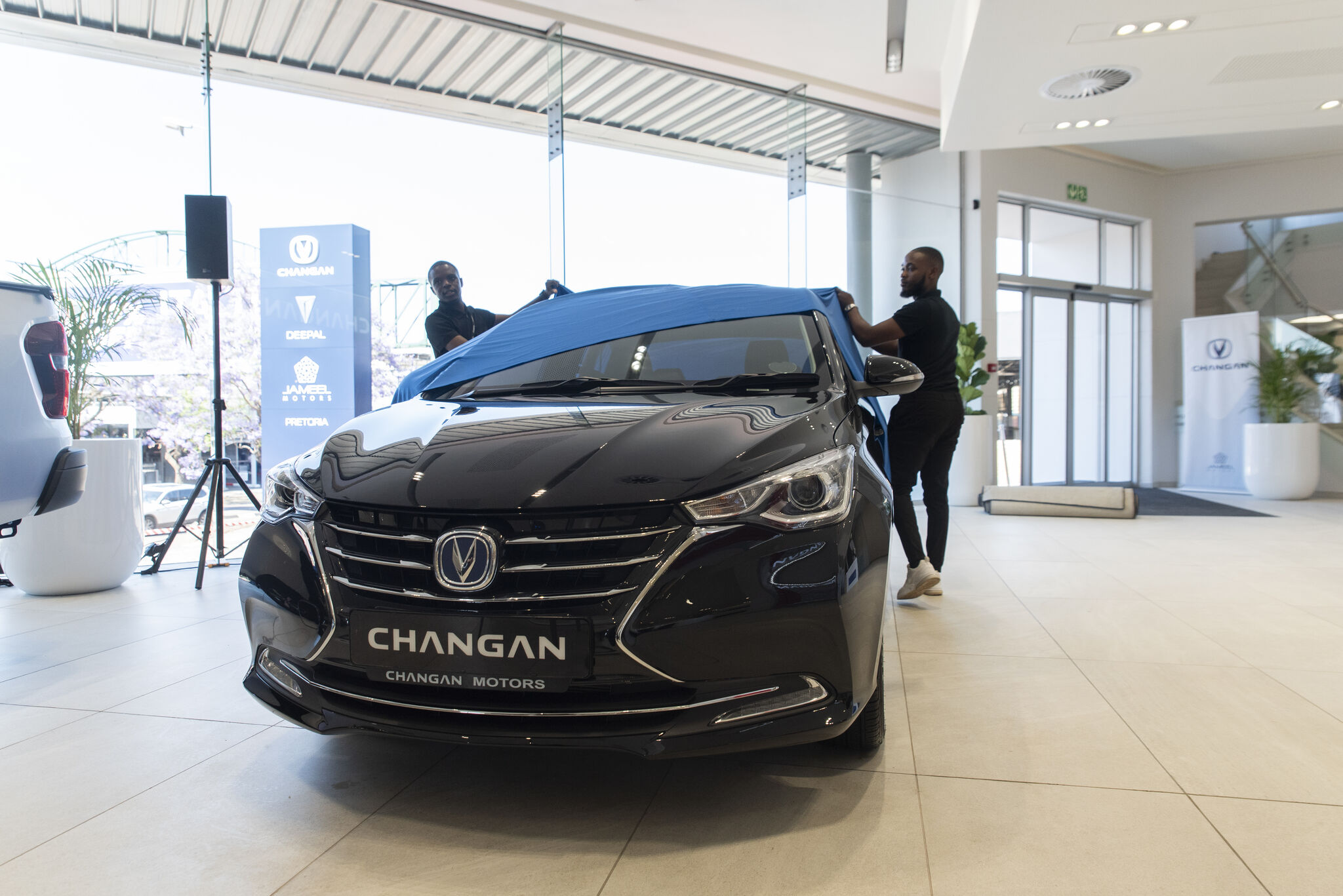 Changan South Africa delivers its first vehicle to a surprised new ...